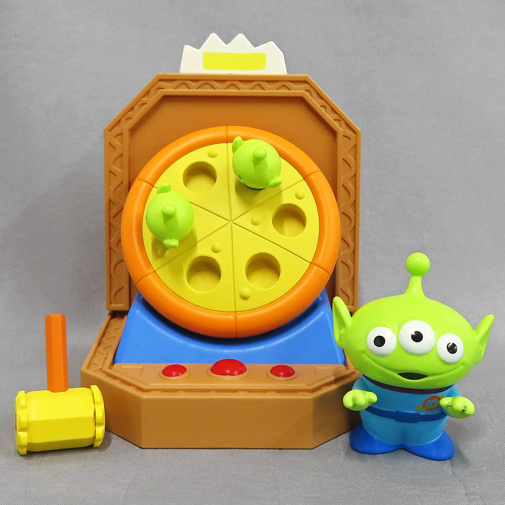 One More Round "POPMART Disney/Pixar ALIEN PARTY GAMES series scene set ...