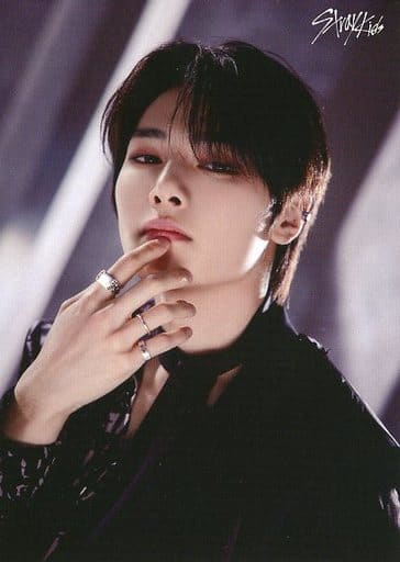 Character card Aien / Costume : Black / Right hand : chin Random ...