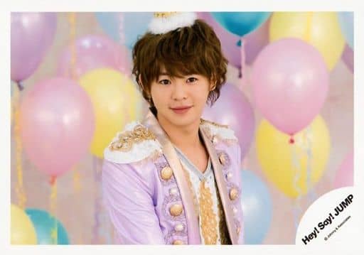 Hey! Say! JUMP / Daiki Arioka / horizontal, upper body, costume purple platinum, background ...