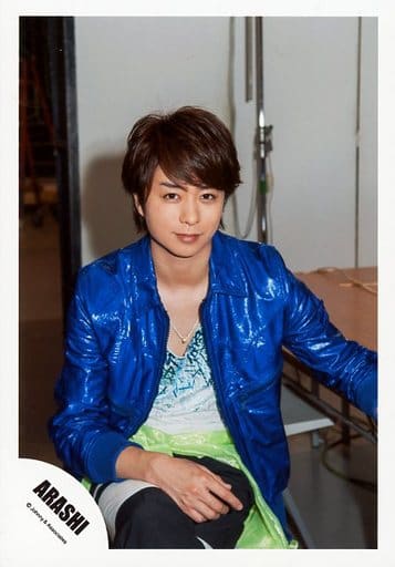 Official photo (Johnny's) / idol / Arashi Arashi / Sho Sakurai / Knee-Up, Sitting, Costume Blue ...