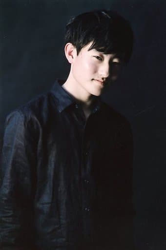 Official photo (male) / actor Yuichi Fukui / Upper Body / Costume Black / Right Facing / Smile ...