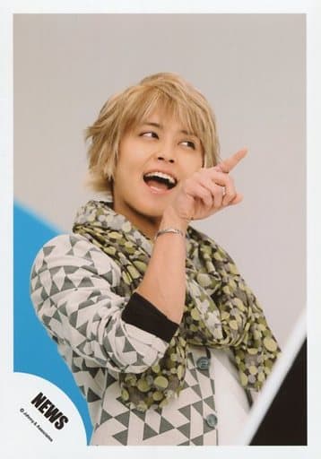 Official photo (Johnnys) / idol / NEWS NEWS / Yuya Tegoshi / Upper Body / Costume White / Gray ...