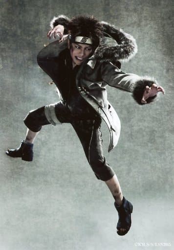 Official photo (male) / actor Yuta Iiyama (Inuzuka Kiba) / Whole body ...