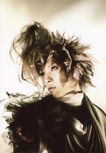 Official photo (Male) / visual kei band / Moran Moran/Velo / Bust up / Costume black / Eye left ...