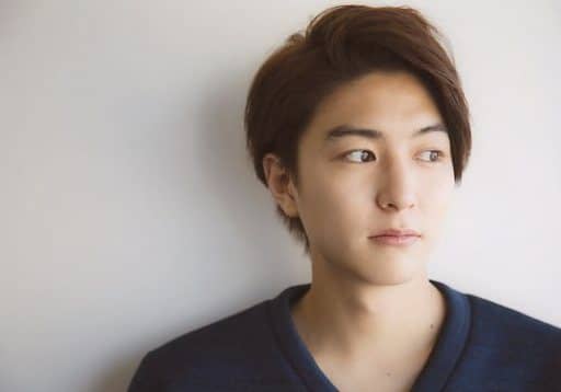 Official photo (male) / actor Yu Inaba / Landscape / Face up / Dress ...