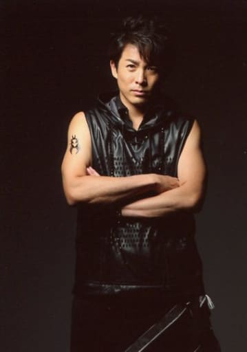 * pnish * / Eiji Moriyama / Above-the-knee ・ Costume Black ・ Arm Band ・ Background Black ...