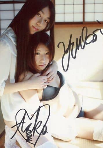 Official photo (female) / Gravure idol * Asuka Izumi / Yukari Nakai / with handwritten signature ...