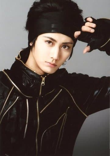 Official photo (male) / actor Motohiro Ota (Yasuzane GOJO) / Bust Up ...
