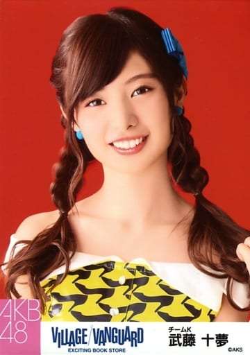 Official photo (AKB48, SKE48) / idol / AKB48 Tomu Muto / Bust up / AKB48 × Village Vanguard ...