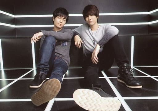 Official photo (male) / Voice actor Junya Enoki / Mark Ishii / Landscape / Whole body / Sitting ...