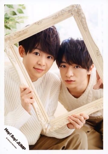 Hey! Say! JUMP / Daiki Arioka / Yuri Chinen / Knee-Up / Crouching / Costume white / Beige ...