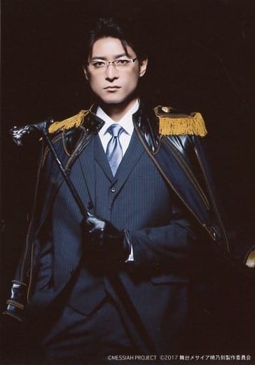 Official photo (male) / actor Yuya Nakahara (Harumi ICHIJIMA) / Above-the-knee, Left Hand Raise ...