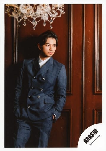 Arashi / Matsujun / Above-the-knee ・ Costume black ・ Grey ・ Both hand pockets ・ Eye right ...