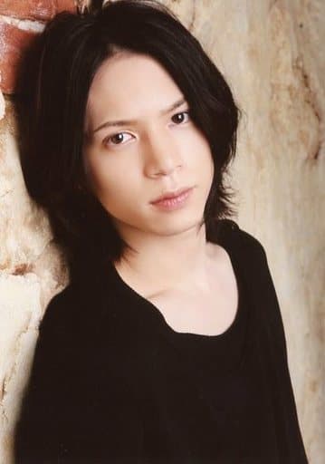 Official photo (male) / actor Ryo Kitamura / Bust Up / Costume Black ...