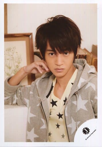 Johnnys Jr. / Naoki Fujii / Bust up, costume gray-yellow, star pattern ...