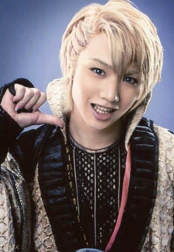 Keisuke Ueda (Shonosuke) / Bust Up / Costume Beige / Black / Red ...