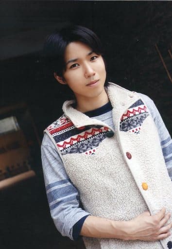 Official photo (male) / actor Kosuke Kuwano / Upper body / Costume ...