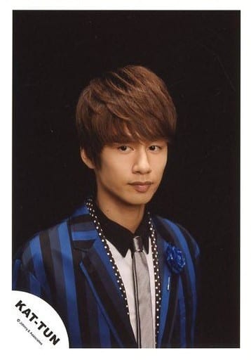 KAT TUN / Yuichi Nakamaru / Bust up / Costume Black / Blue / Border ...