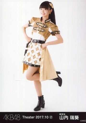 Official photo (AKB48, SKE48) / idol / AKB48 Mizuki Yamauchi / Whole body / AKB48 Theatre ...