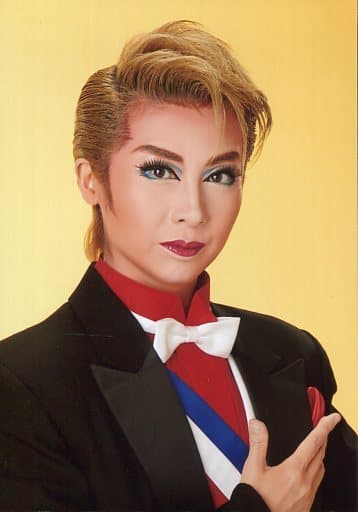 Official photo (female) / Takarazuka Revue (star group) / actress Takarazuka Revue (star group ...