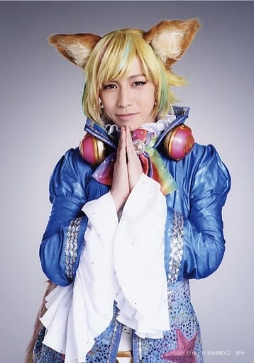 Official photo (male) / actor Kenta Kamakari / Upper Body / Background ...