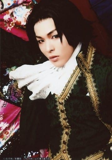 Official photo (male) / actor Ryosuke Kato (Akihito UTSUMI) : Upper body, Left body, Right hand ...