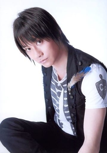 Official photo (male) / actor Shinji Ryochi / Upper Body, Sitting ...