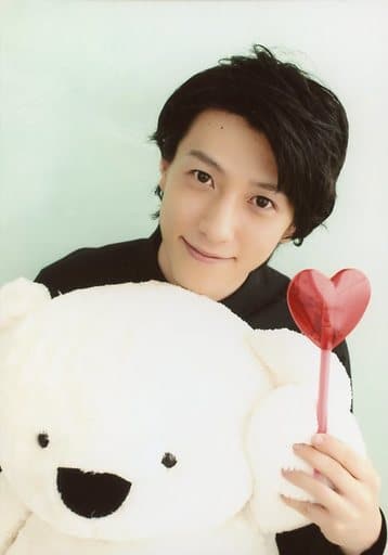 Official photo (male) / actor Hiroki Suzuki / Bust Up / Costume Black / Left Hand Plush toy ...