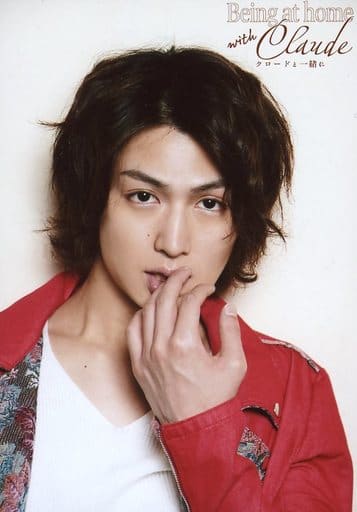 Official photo (male) / actor Ryo Matsuda / Bust Up / Costume Red / White / Left Hand Opening ...