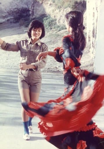 Official photo (female) / actress Hiroko Mita / Body / Costume Gray ...