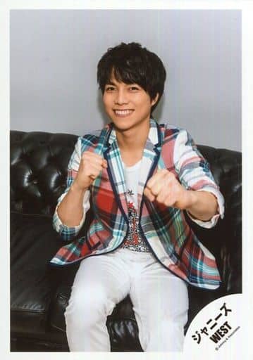 Johnny's West / Daiki Shigeoka / Knee-up, sitting, costume red, blue and white, both hands goo ...