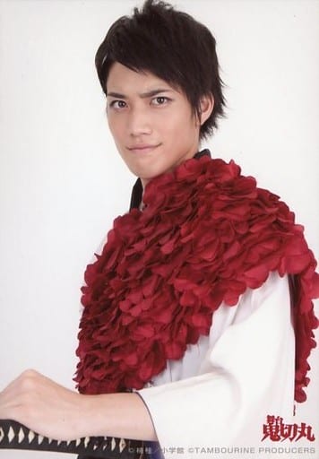 Official photo (male) / actor Mitsuaki NISHIMURA / Upper Body / Costume White / Red / Left ...