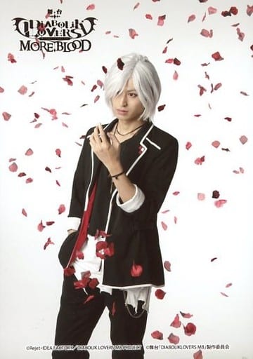 Official photo (male) / actor Gaku Takamoto (Subaru Sakamaki) / Kneecap / Costume black / white ...