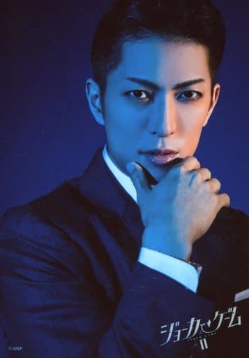 Official photo (male) / actor Yuki Kimisawa (Jiro Gamo) / Bust Up / Right Hand Jaw / Character ...