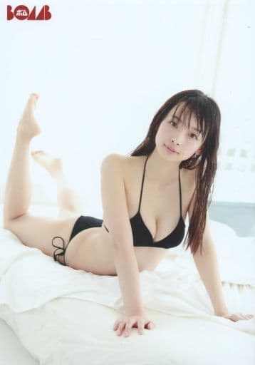 Official photo (female) / Gravure idol Asuka Hanamura / Whole-body / Swimsuit Black / Both Hands ...