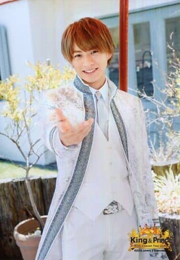 King & Prince / Sho Hirano / Above Knee / Costume White / Right Hand Holding / "King & Prince ...