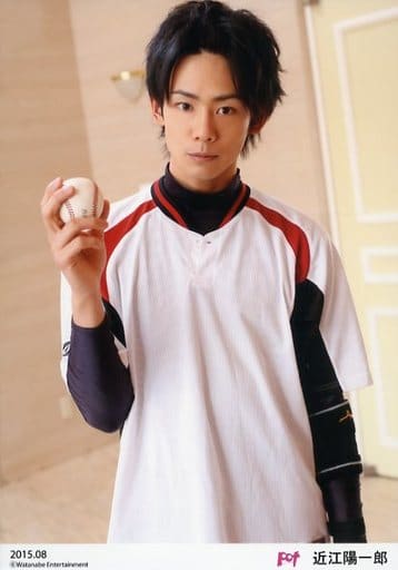 Official photo (Male) / Actor / D2 D2 / Yoichiro Omi / Upper Body / Costume White / Black / Red ...