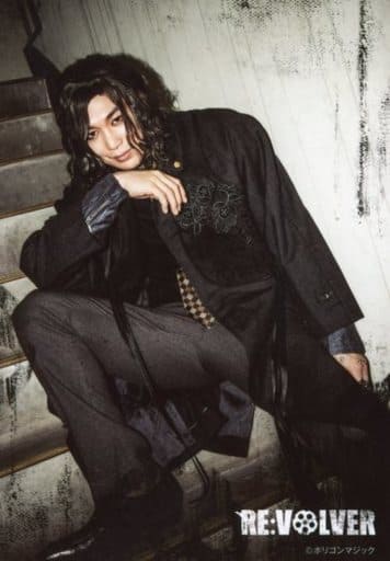 Official photo (male) / actor Ryuko Isogai (Taka-jo Castle) / Knee-high ...