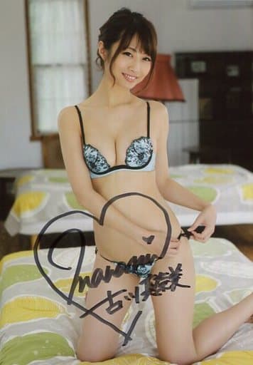 Official photo (female) / Entertainer * Manami Furukawa / with handwritten signature / Knee-up ...