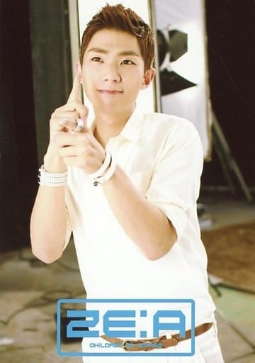 ZE : A / Kevin / Upper Body / Costume White / Both Hands Index Finger ...