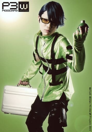 Official photo (male) / actor Yuichi Matsumoto / Jin) / / Costume Yellow-Green / Black / Left ...