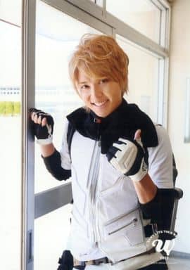 Official photo (Johnnys) / idol / NEWS NEWS / Yuya Tegoshi / Upper body ・ costume white ・ black ...