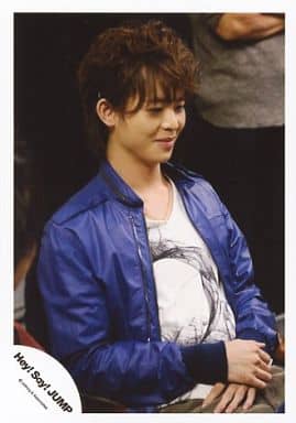 Hey! Say! JUMP / Daiki Arioka / Upper Body / Sitting / Costume Purple / Inner White / Both Hands ...