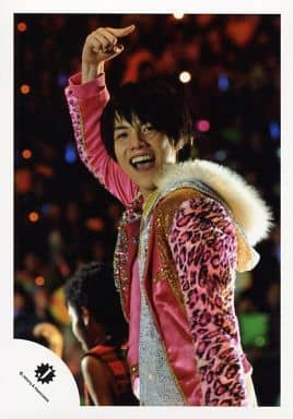 7 WEST / Daiki Shigeoka / Live Photo / Upper Body / Costume Pink / Inner Silver / Right Upper ...