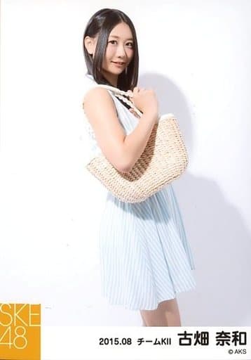 Official photo (AKB48, SKE48) / idol / SKE48 Nao Furuhata / Knee-up / Body-facing to the right ...