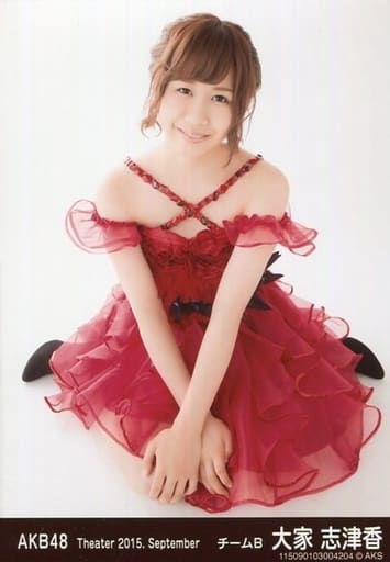 Official photo (AKB48, SKE48) / idol / AKB48 Shizuka Oya / Whole Body / Sitting / Both Hands ...