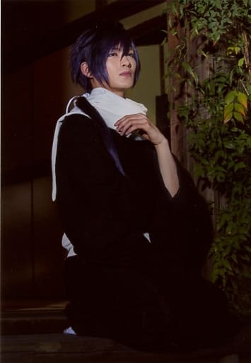 Official photo (male) / actor Ryo Matsuda (Saito Hajime) / Above Knee / Black White Costume ...