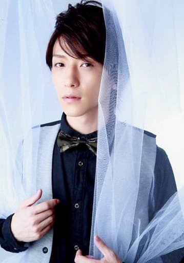 Official photo (male) / actor Hiroki Suzuki / Upper Body / Costume Black / Grey / Both Sides ...