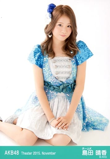 Official photo (AKB48, SKE48) / idol / AKB48 Haruka Shimada / Whole Body / Sitting / Theater ...