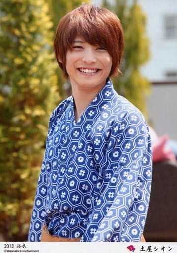 Official photo (male) / actor D2 / Tsuchiya Zion / Upper body / Yukata Navy / Body facing left ...